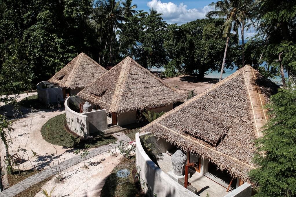 Sulawesi North: Coral Eye Resort - Bangka Island - East of Wallace Tours